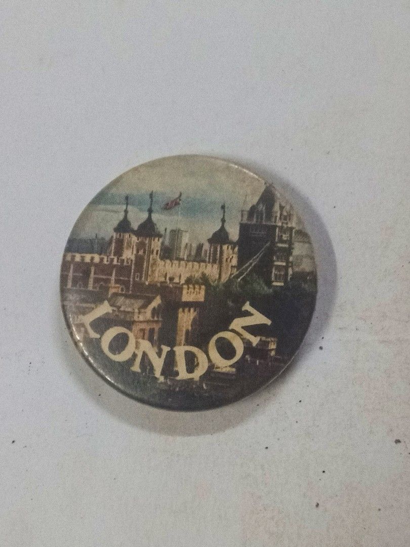 Vintage London Pin Button Badges, Hobbies & Toys, Collectibles ...