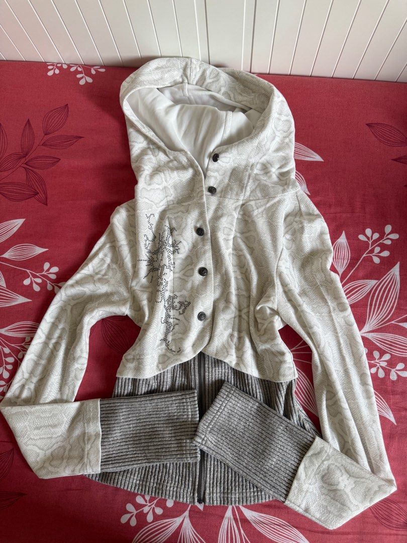 Y2K acubi grunge sweater, Women's Fashion, Tops, Longsleeves on Carousell