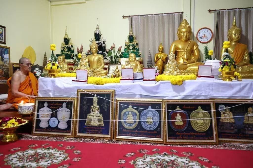 龍婆通 純金箔限量版 大型善加財金身 phra sangkazai bucha 製作39尊 lp thong 編號3 wat banrai be2564 高39cm 長28cm 寬30cm ...