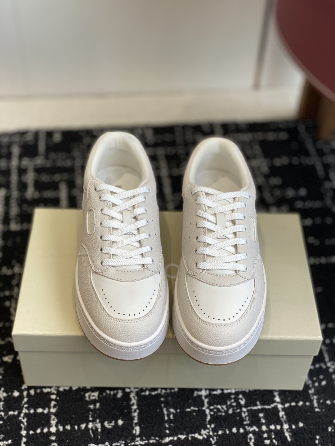 Authentic unfolio avery light retro walking shoes, Luxury, Sneakers ...