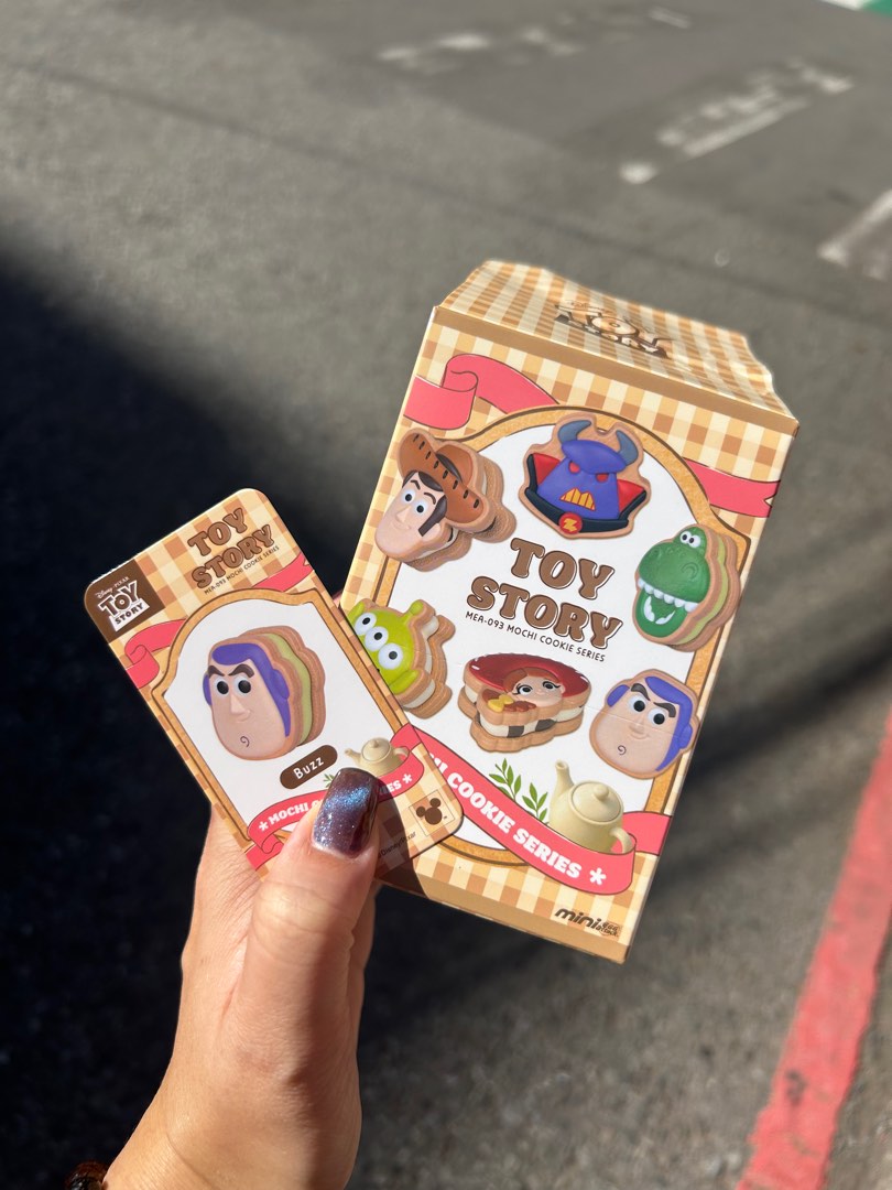 Miniso Toy Story Mochi Cookie Series 巴斯光年, 興趣及遊戲, 玩具 & 遊戲類 - Carousell