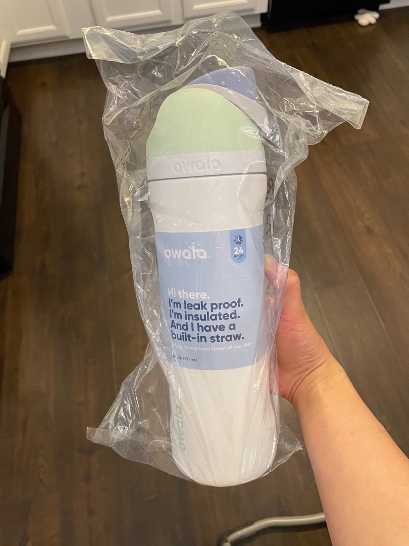 全新 Owala FreeSip Iced Breeze 24oz 水壺 吸管杯, 家具及居家用品, 廚具和餐具, 水杯、水壺在旋轉拍賣