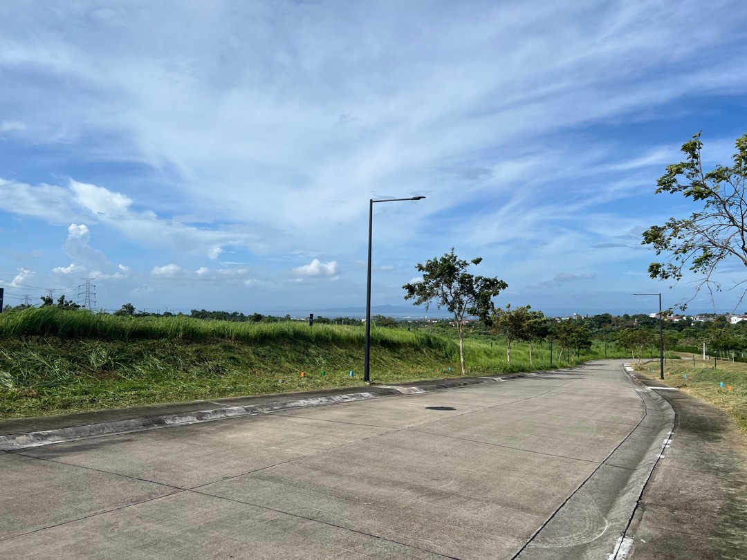 Rush Sale Hillside Ridge Lot 325 sqm Higher Elevation in SOUTHMONT ...