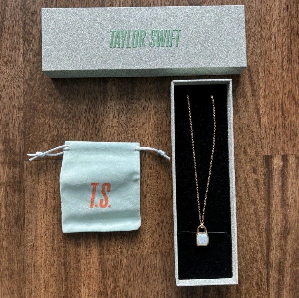 Taylor Swift The Life Of A Showgirl Lock Necklace NEW, Women's Fashion ...