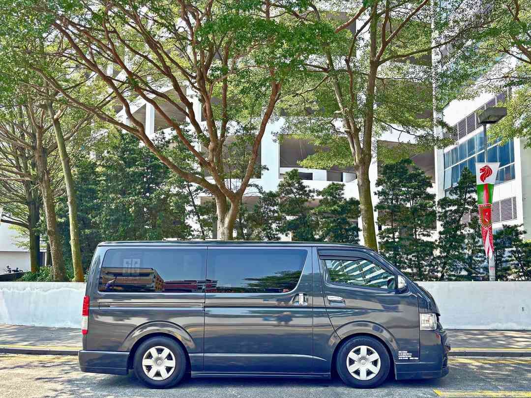 Toyota Hiace 2.8 Super GL Dark Prime Auto, Cars, Commercial Vehicles ...