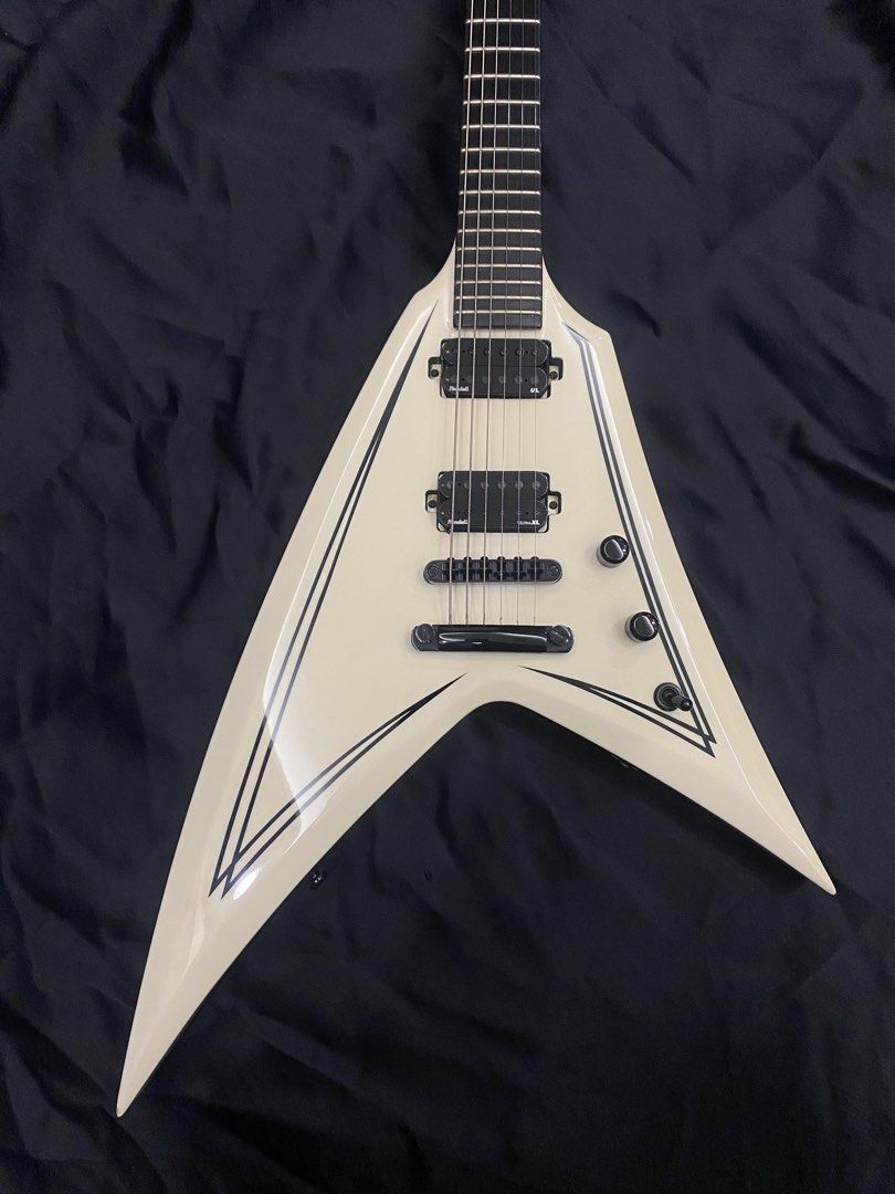 WASHBURN VINDICATOR WV40 FLYING V, Hobbies & Toys, Music & Media ...