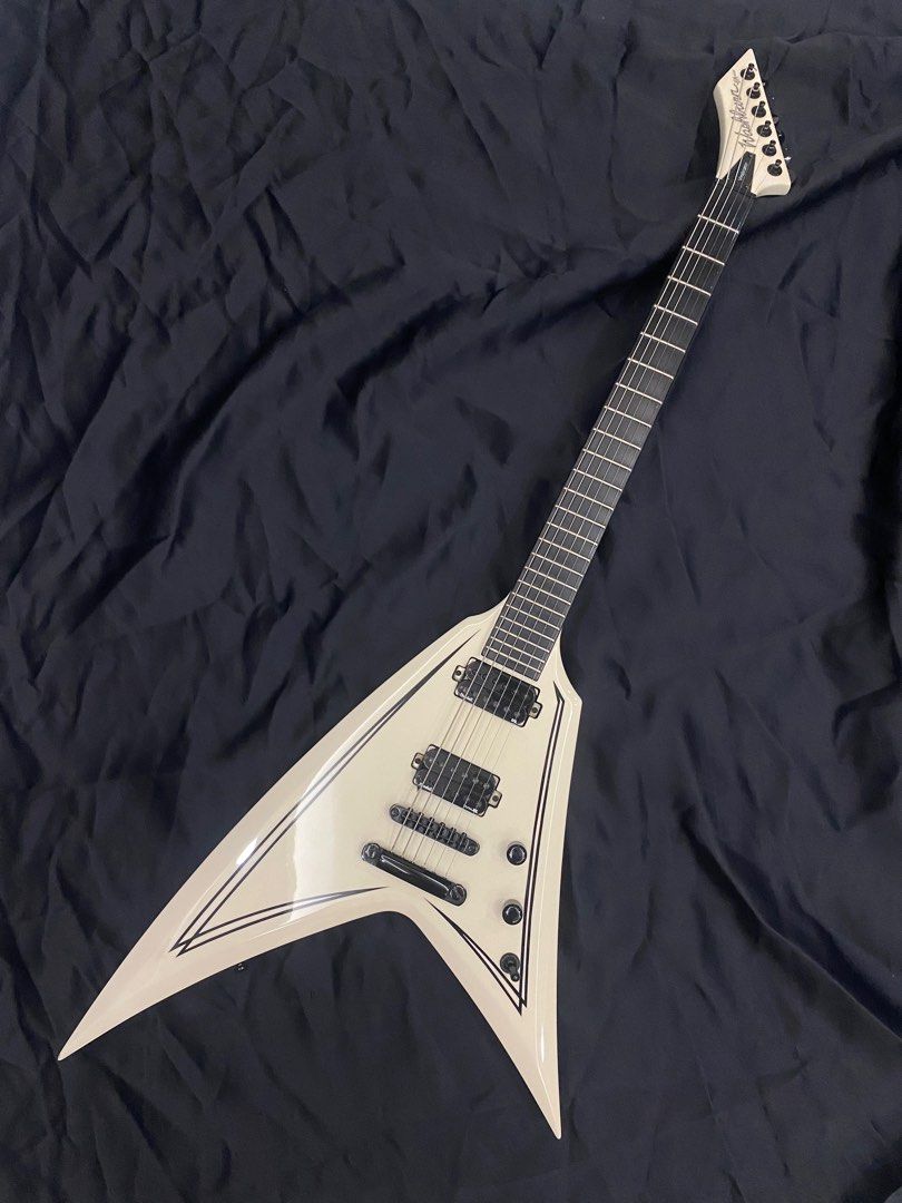 WASHBURN VINDICATOR WV40 FLYING V, Hobbies & Toys, Music & Media ...