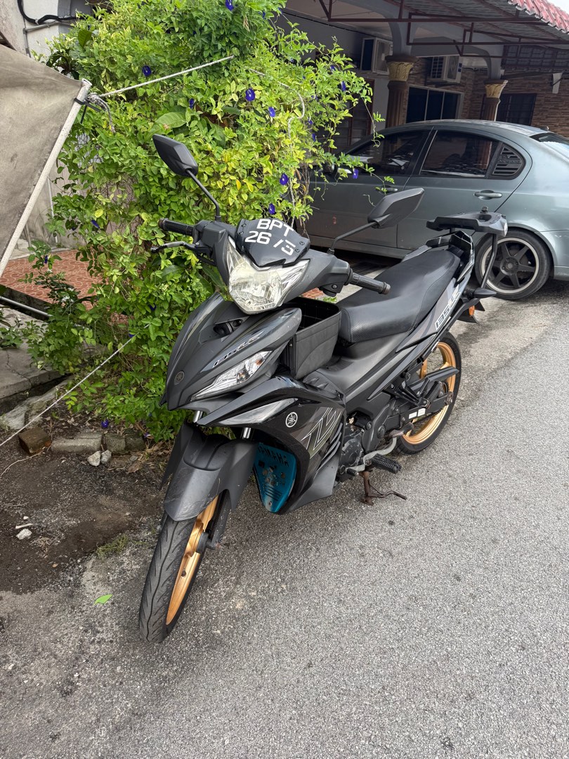 Yamaha LC 135 V6 2019 with RCB Gold Rim, Motorbikes on Carousell