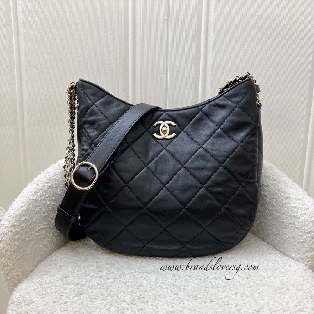 Est retail $6000 ‼️ Chanel 22P Hobo Bag in Black Lambskin and LGHW ...