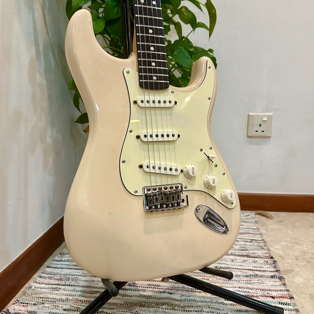 Fender Standard Player Stratocaster (MIM) | Olympic White | Pro ...