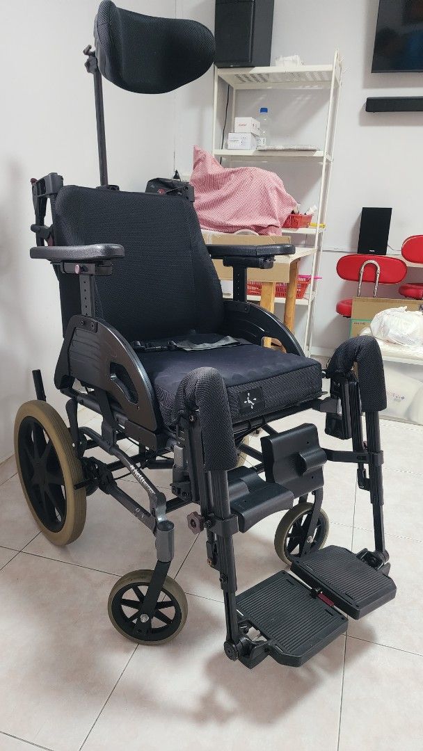 Invacare Rea Azalea Tilt-in-Space Wheelchair, Health & Nutrition ...