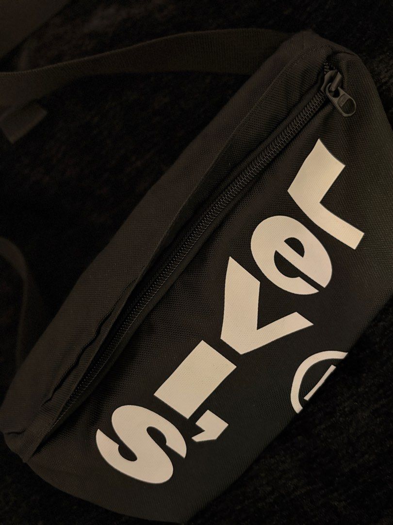 Levi's Fanny Pack - Black, Men's Fashion, Bags, Belt bags, Clutches and Pouches on Carousell
