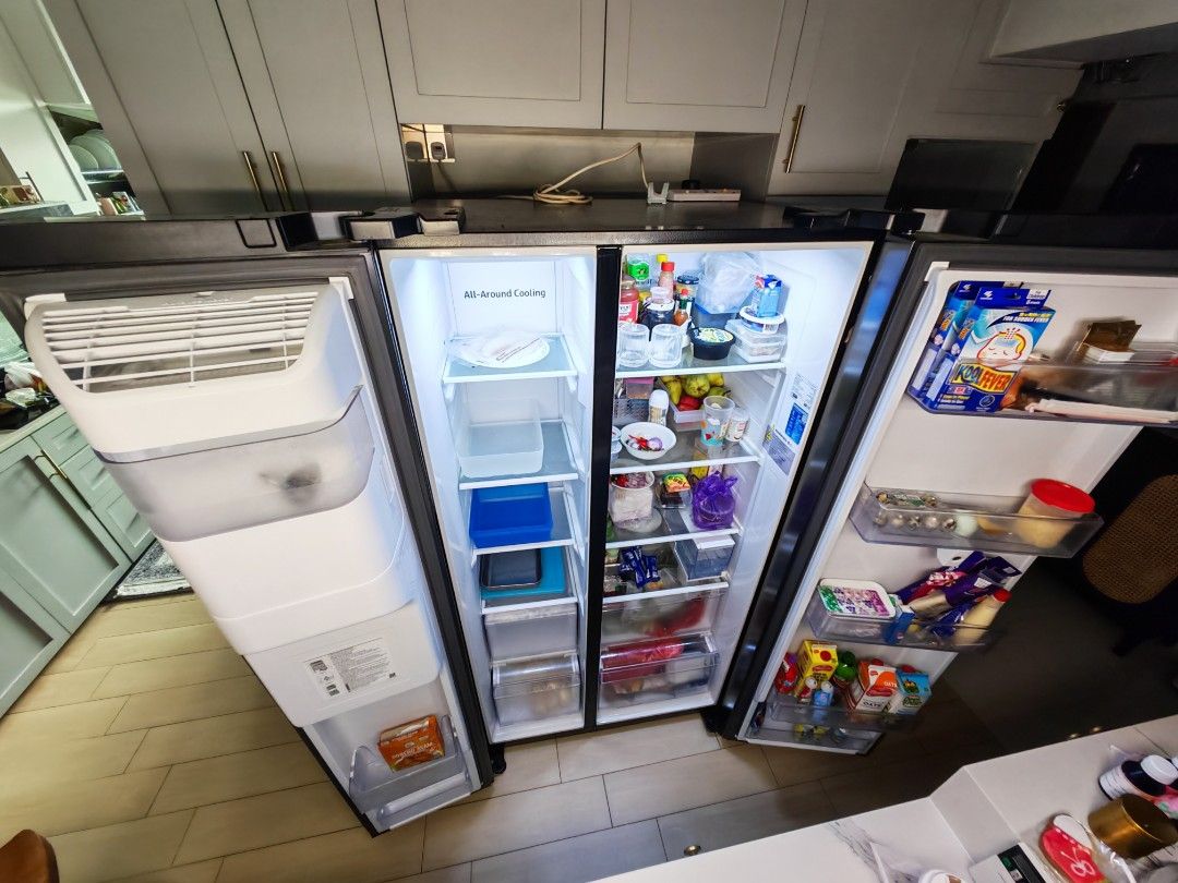 Samsung Smart Family Hub Refrigerator with Display Panel, TV & Home ...