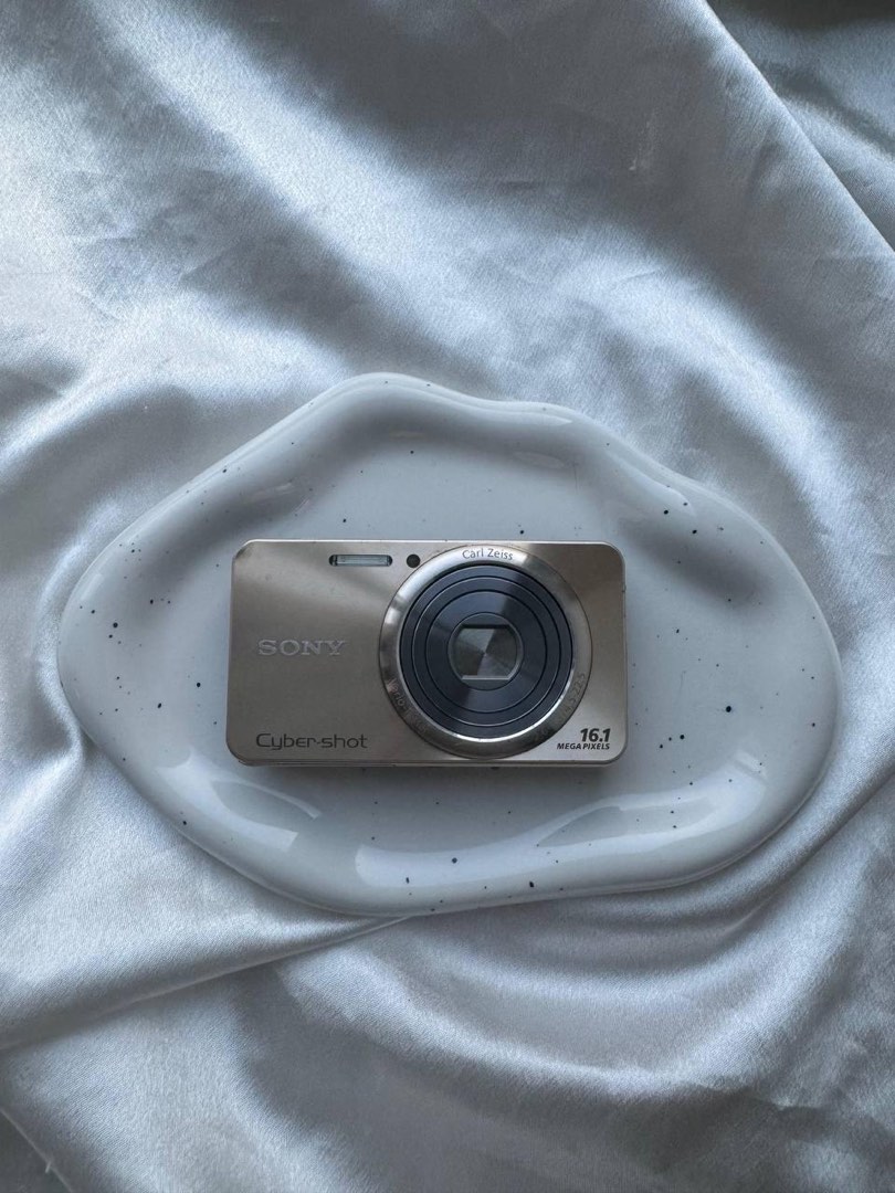 Sony w570 gold digicam, Photography, Cameras on Carousell