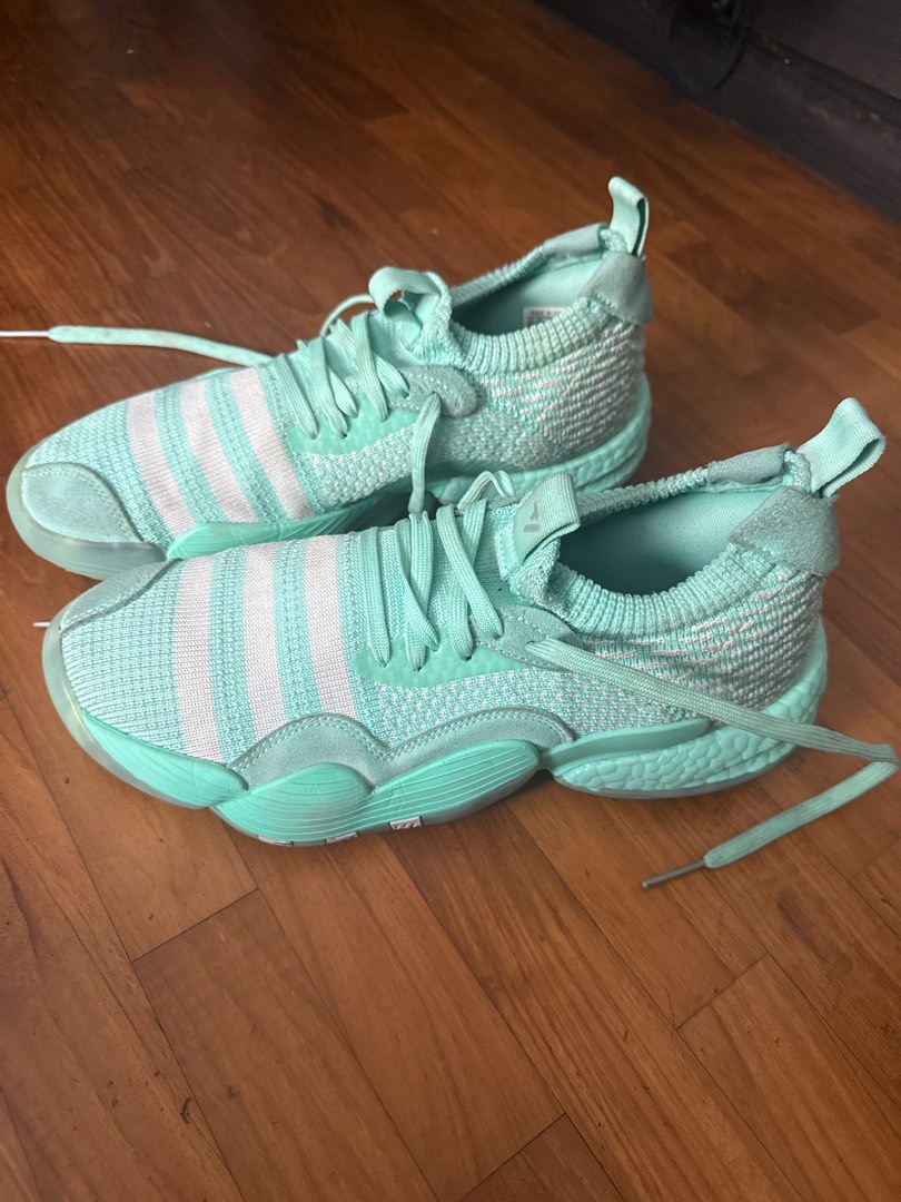 Trae young 2s, Men's Fashion, Footwear, Sneakers on Carousell