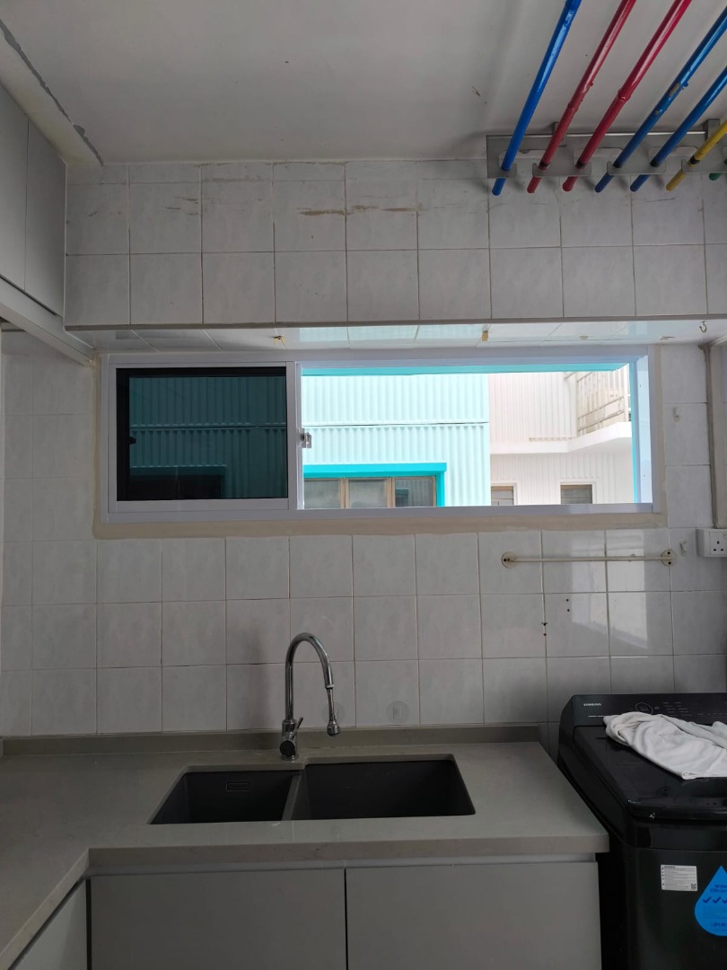 Aluminium Sliding Doors / Sliding Windows / Louvered Windows / Louvered ...