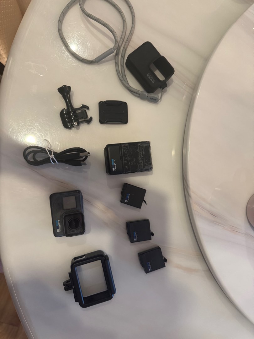 GO PRO HERO 6 FULLSET with 3 original batteries, Photography, Cameras ...