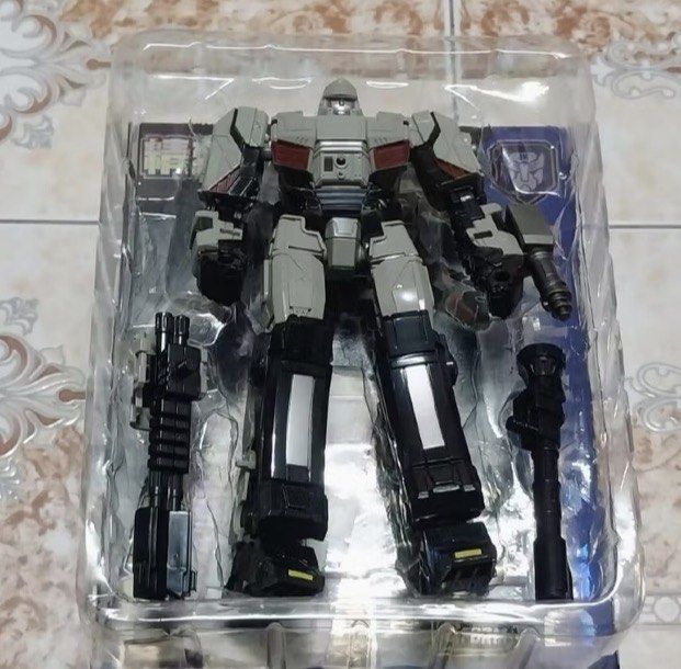 NBK Oversized Devastator and Jingke Oversized Megatron, Hobbies & Toys ...