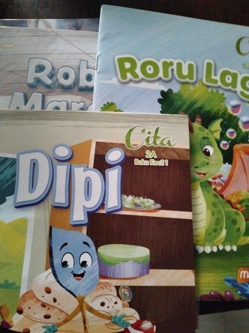 Primary 2A 2B textbooks and reading Malay books - Dipi, Roru Lagi, and ...