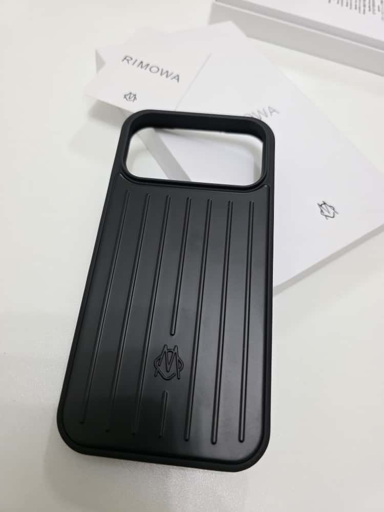 Rimowa iPhone 17 ProMax Cases (BlackMatt) ReadyStock, Mobile Phones ...