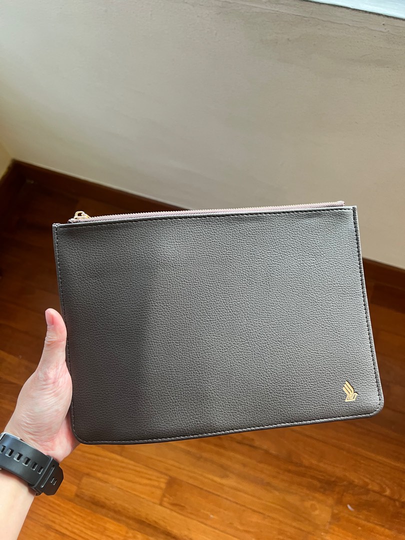 Singapore Airlines PPS Solitaire leather look pouch brown SIA, Men's ...