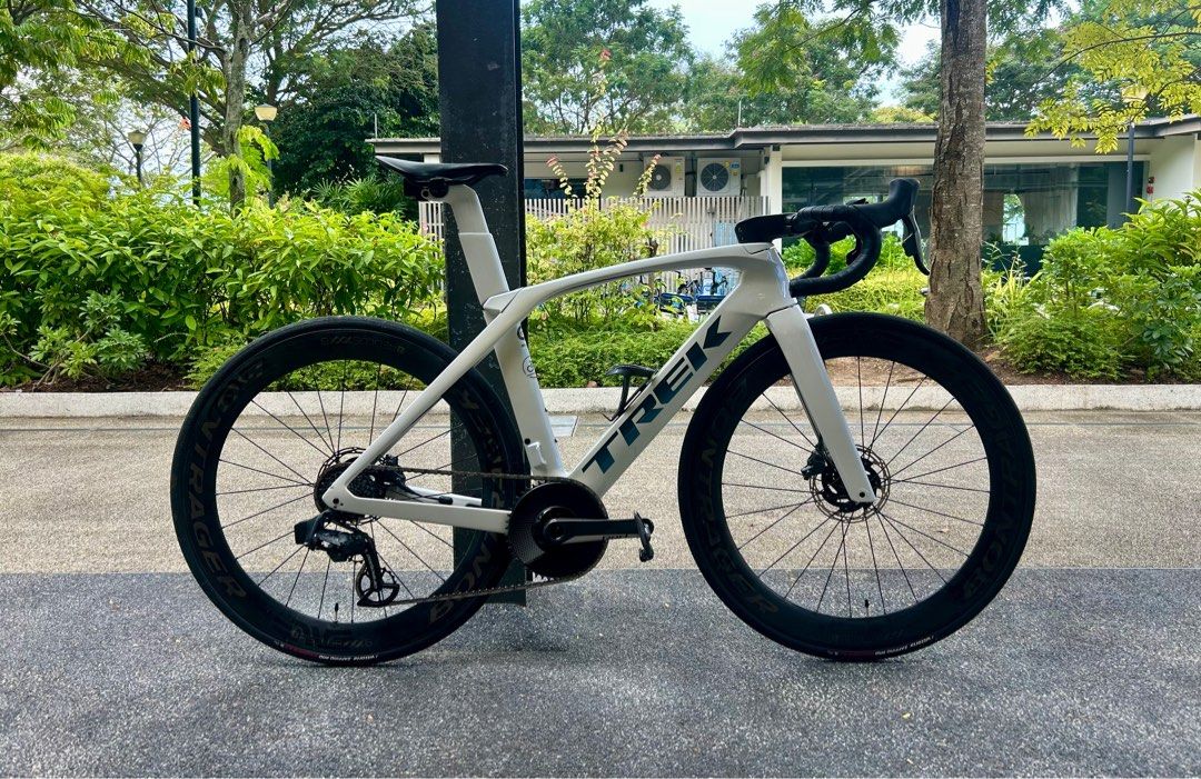 Trek Madone SLR 6 Gen 6 size 54 (wtt/wts), Sports Equipment, Bicycles & Parts, Bicycles on Carousell