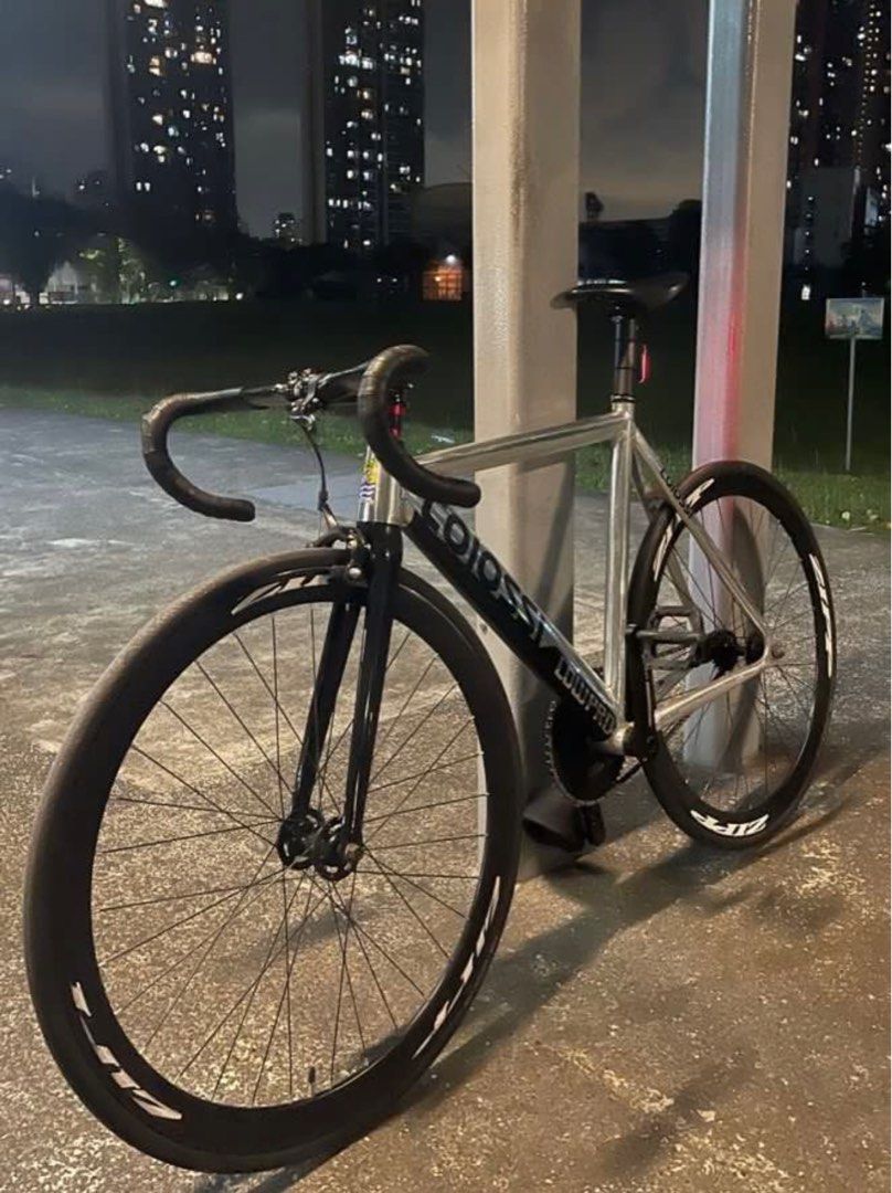 Colossi fixed gear bike, Sports Equipment, Bicycles & Parts, Bicycles on Carousell