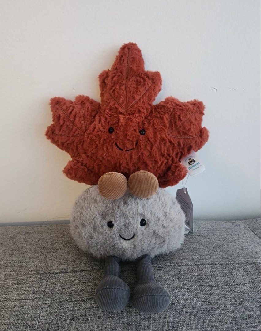 [po] Canada Exclusive Mr Maple Leaf / Pebble Jellycat, Hobbies & Toys ...