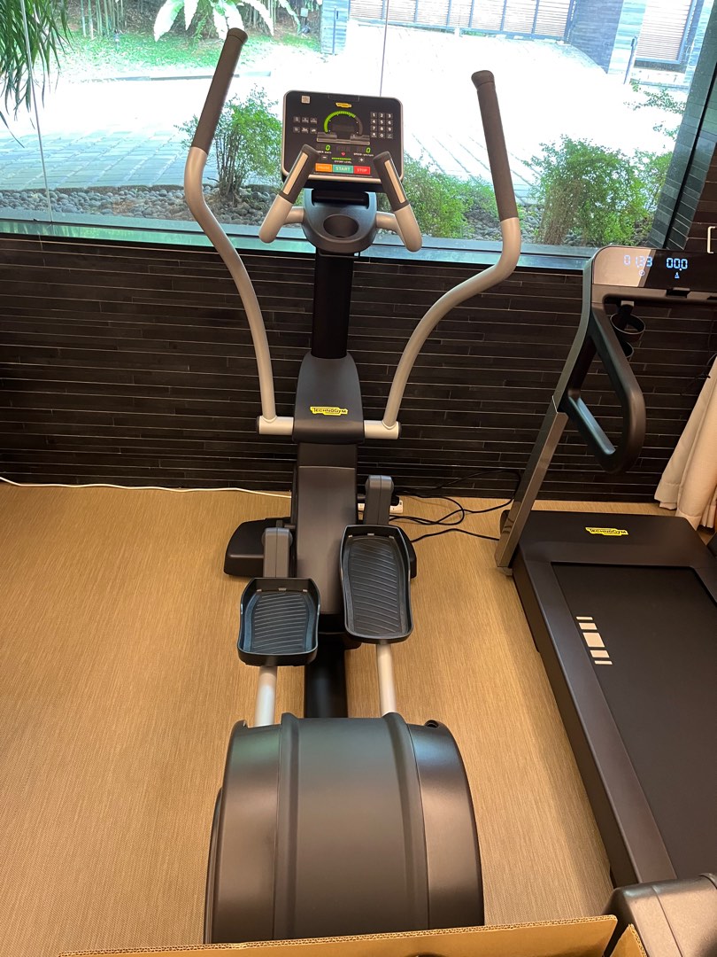Technogym Synchro, Sports Equipment, Exercise & Fitness, Cardio ...