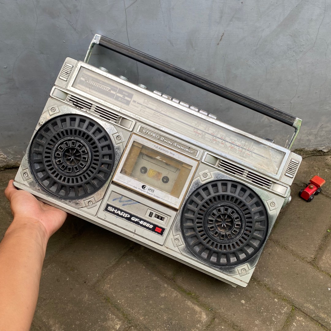 Radio kaset boombox jadul merek sharp, Antik, Pajangan di Carousell