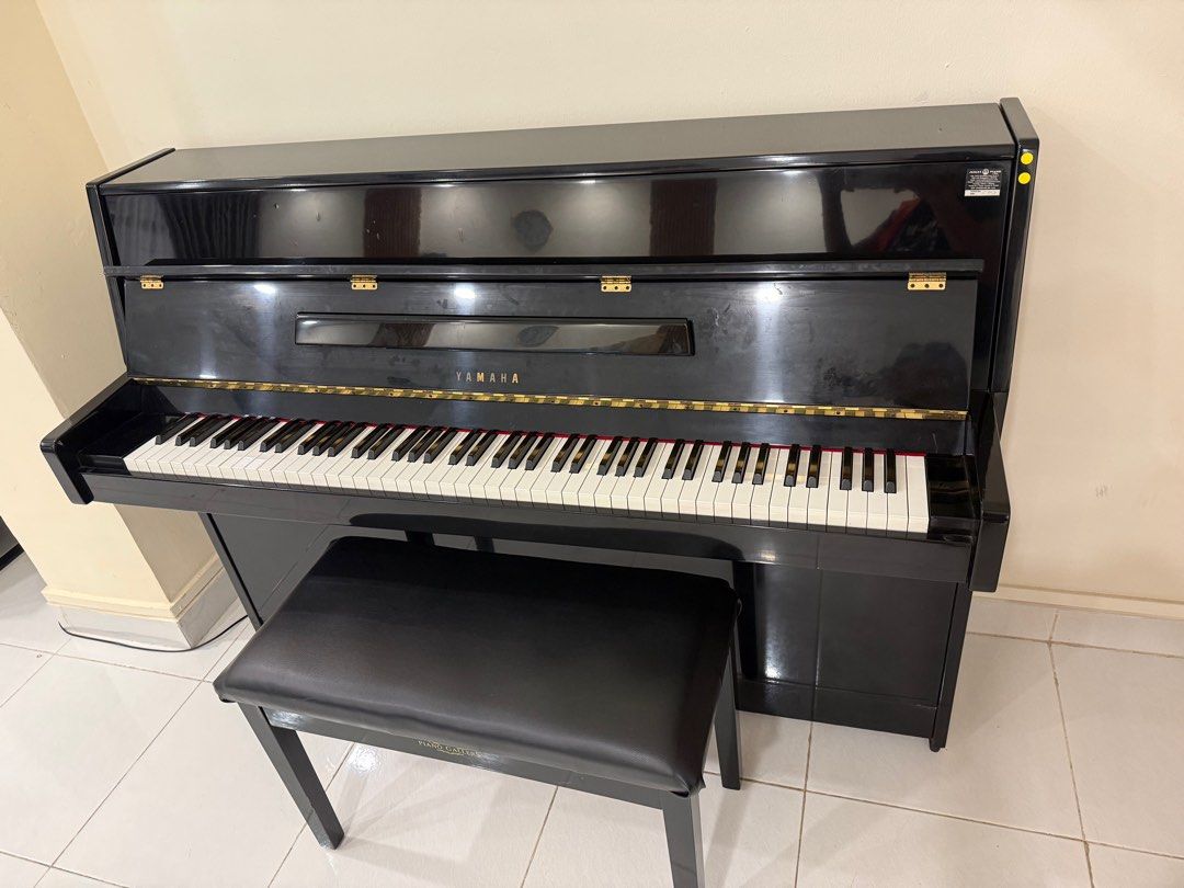 Yamaha Upright Piano with Bench, Hobbies & Toys, Musical Instruments on ...