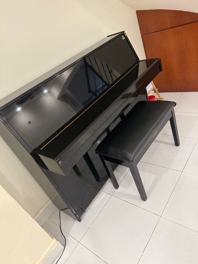 Yamaha Upright Piano with Bench, Hobbies & Toys, Musical Instruments on ...