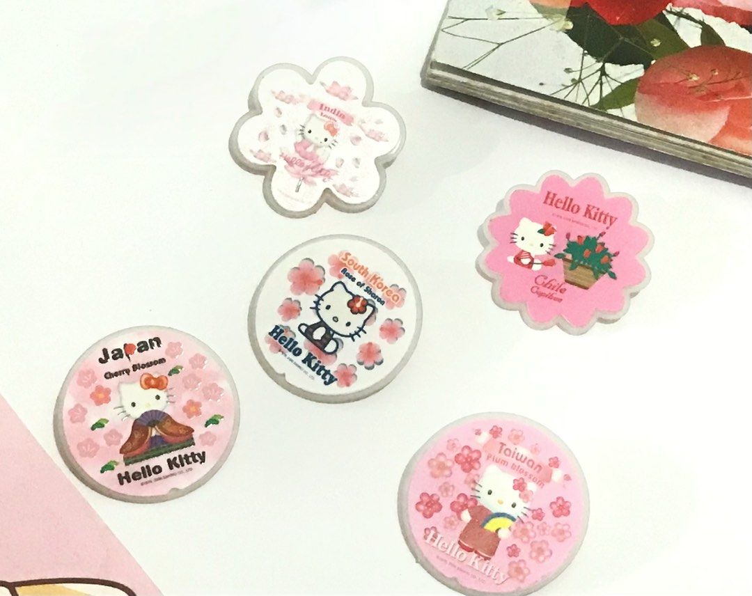 【7-11 Hello Kitty 凱蒂貓徽章 第一彈 粉色系列】三麗鷗 復古 絕版 收藏品 可愛 徽章 別針 胸針, 書籍、休閒與玩具 ...
