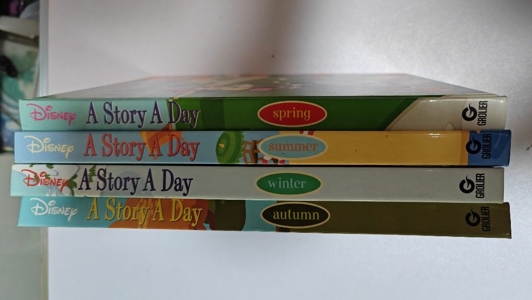 Disney A Story A Day - Complete Set, Hobbies & Toys, Books & Magazines ...