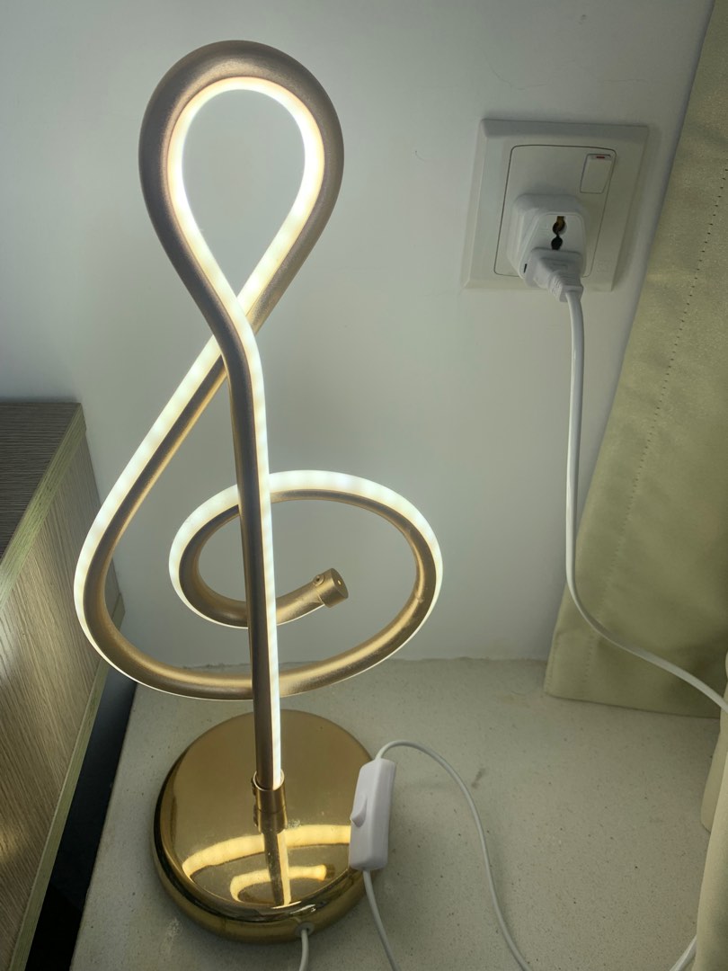 金色音符高音譜號枱燈聖誕禮物生日禮物兩腳插頭Gold Treble Clef LED Table Lamp, 傢俬＆家居, 燈飾及風扇, 燈飾 ...