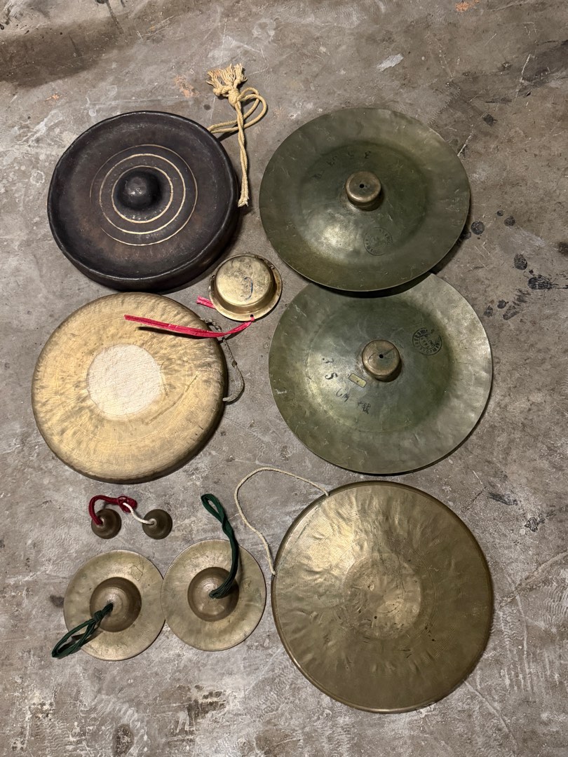 Gongs sets for lions dance, Hobbies & Toys, Musical Instruments on ...
