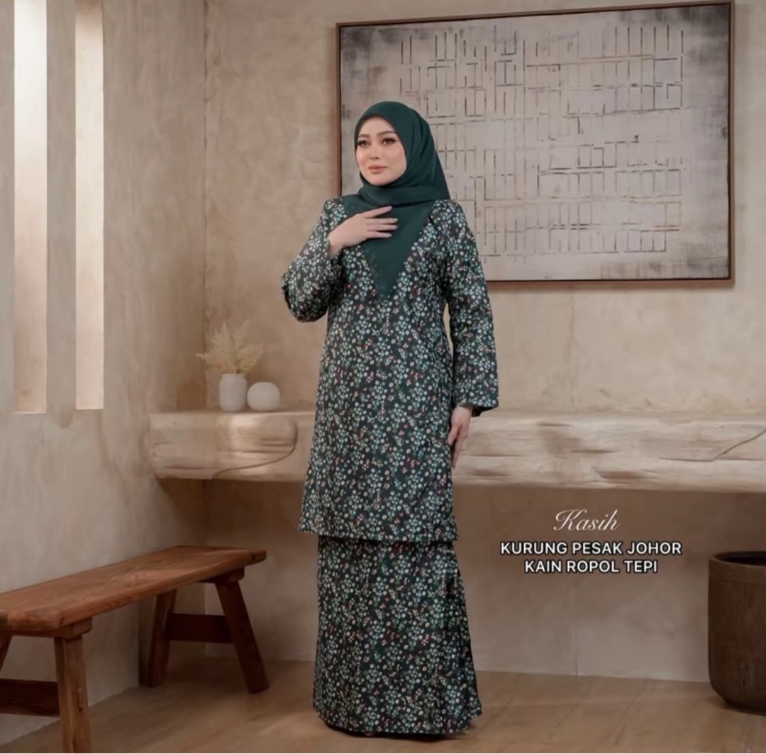 Kasih Kurung Pesak Johor Floral (Soft Brown), Women's Fashion, Muslimah ...