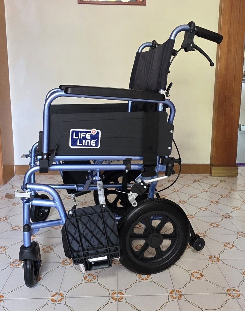 Lifeline Lightweight Wheelchair, Health & Nutrition, Assistive ...