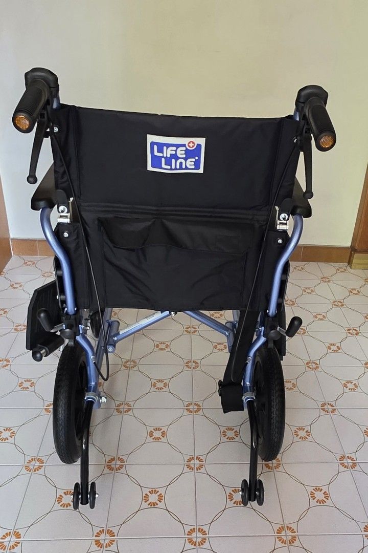 Lifeline Lightweight Wheelchair, Health & Nutrition, Assistive ...