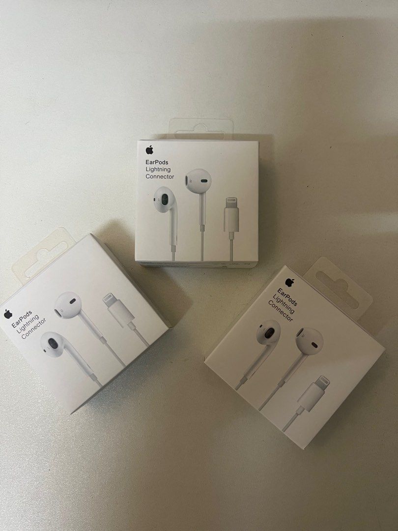 Apple EarPods with Lightning Connector, Audio, Earphones on Carousell