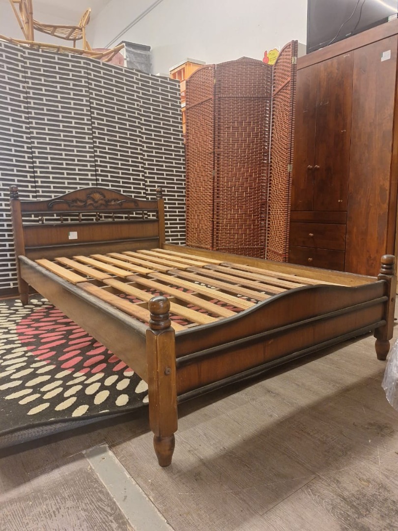 Classic Solid Wood Single Bed Frame with Carved Headboard | Rangka ...