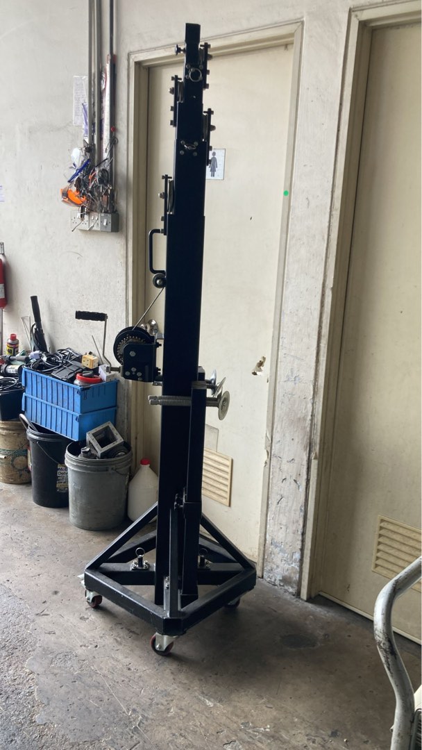 Heavy Duty Crank-Up Stand, Photography, Photography Accessories ...