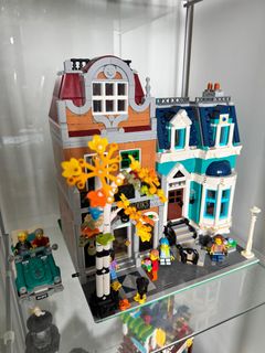 Lego Creator Expert 10270 book shop, Hobbies & Toys, Toys & Games on ...