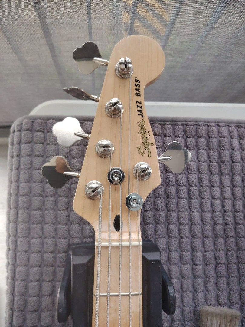 Squier Affinity Series Jazz Bass V 5-String Jazz Bass Maple FB, Olympic ...