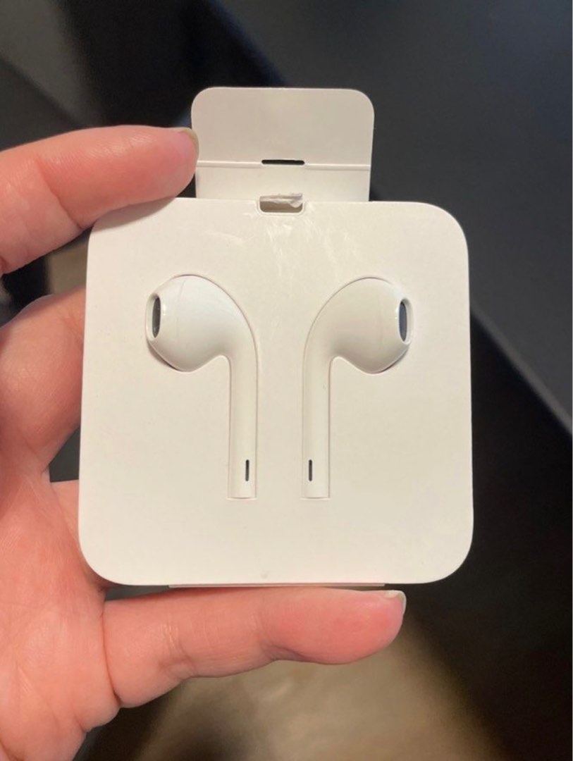Apple EarPods with Lightning Connector - Brand New, Audio, Earphones on ...