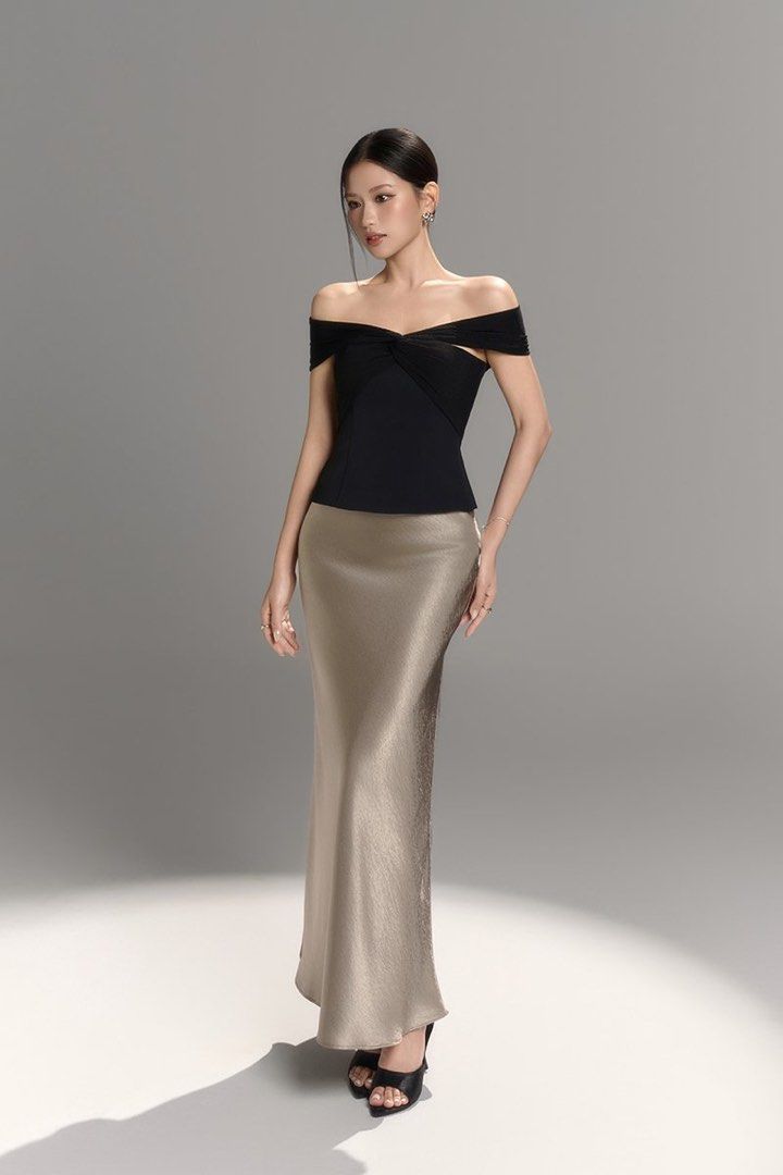 BNWT CHELLO Alethea Slip Mermaid Maxi Skirt in Champagne Bronze (Size ...