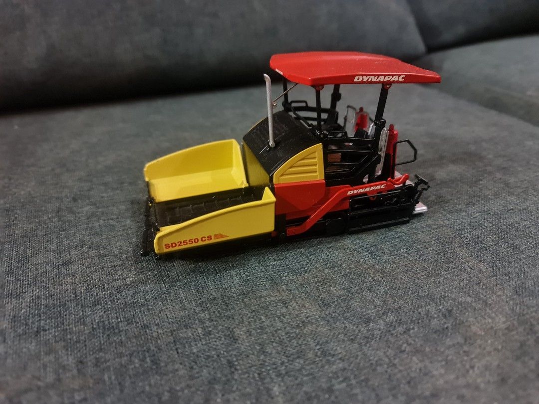Dynapac SD2500 CS Asphalt Paver Diecast Model, Hobbies & Toys, Toys ...