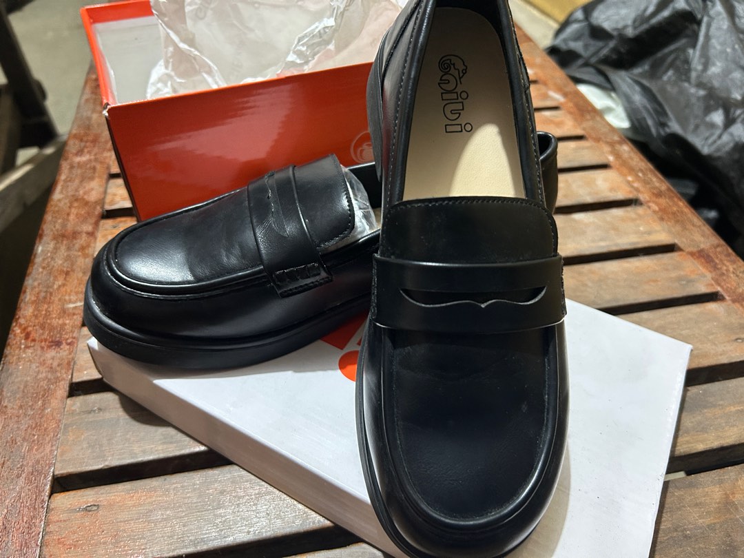 gibi black shoes, Women's Fashion, Footwear, Shoe inserts on Carousell