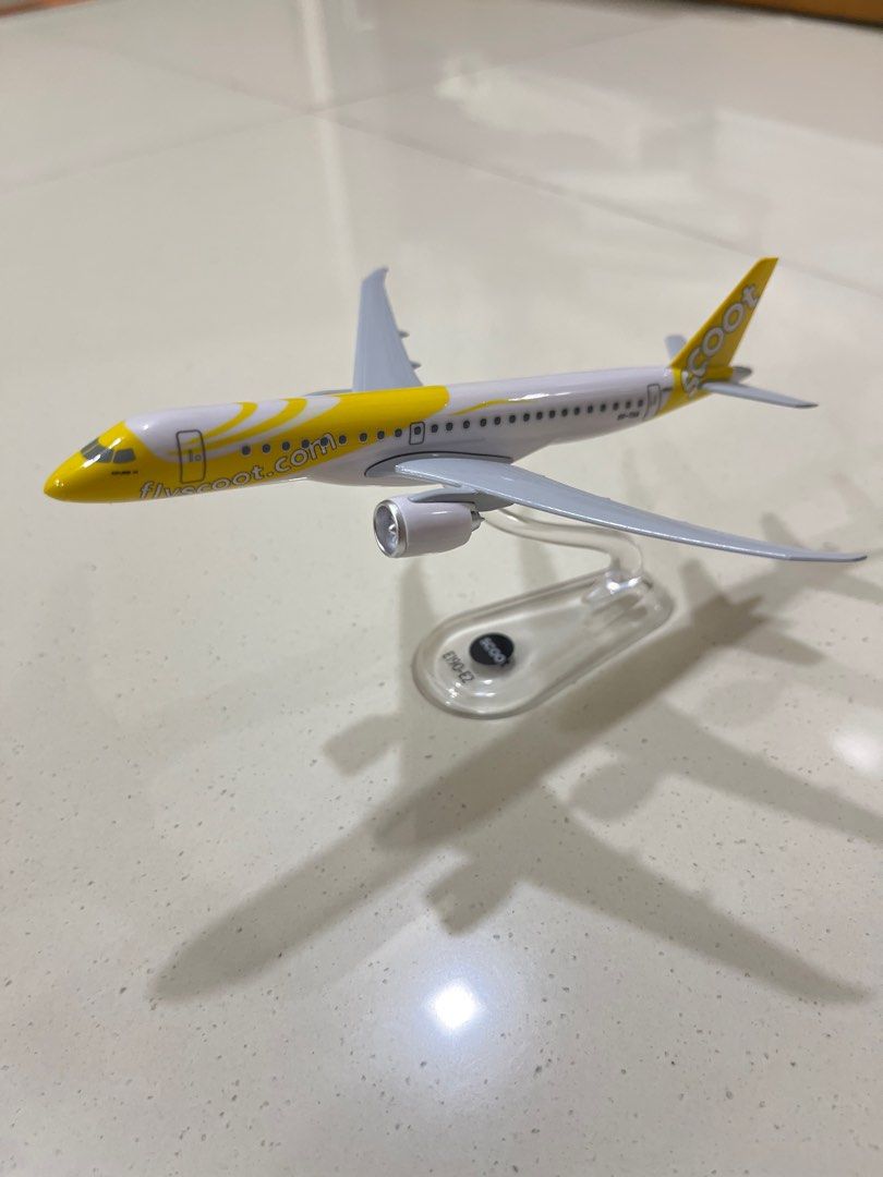Scoot E190-E2 Model Airplane, Scale 1:250, Hobbies & Toys, Toys & Games ...