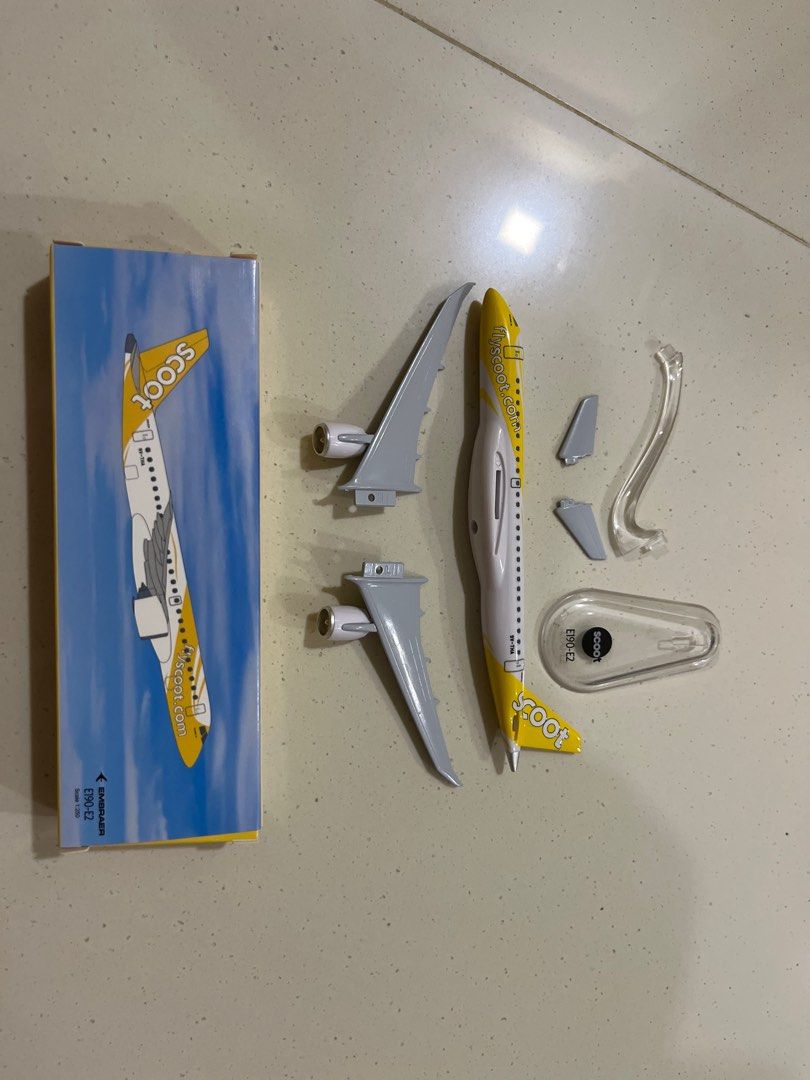 Scoot E190-E2 Model Airplane, Scale 1:250, Hobbies & Toys, Toys & Games ...